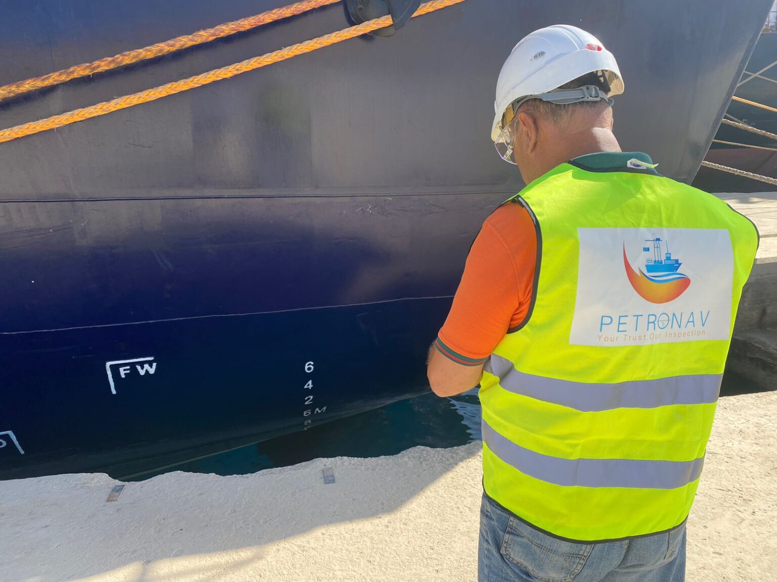 Draft Survey delivering accurate draft measurements with Petronav